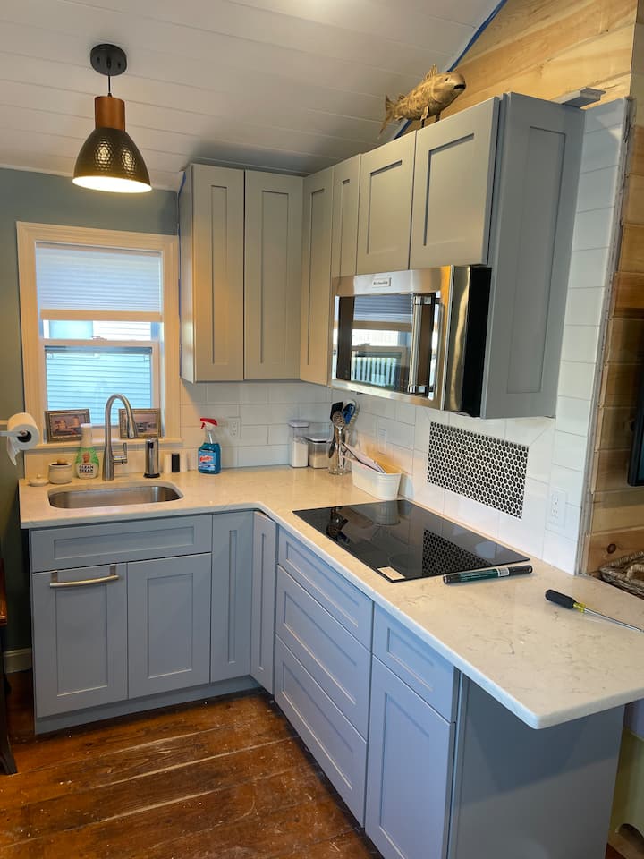 Tiny Cottage By The Beach With A Pool - York