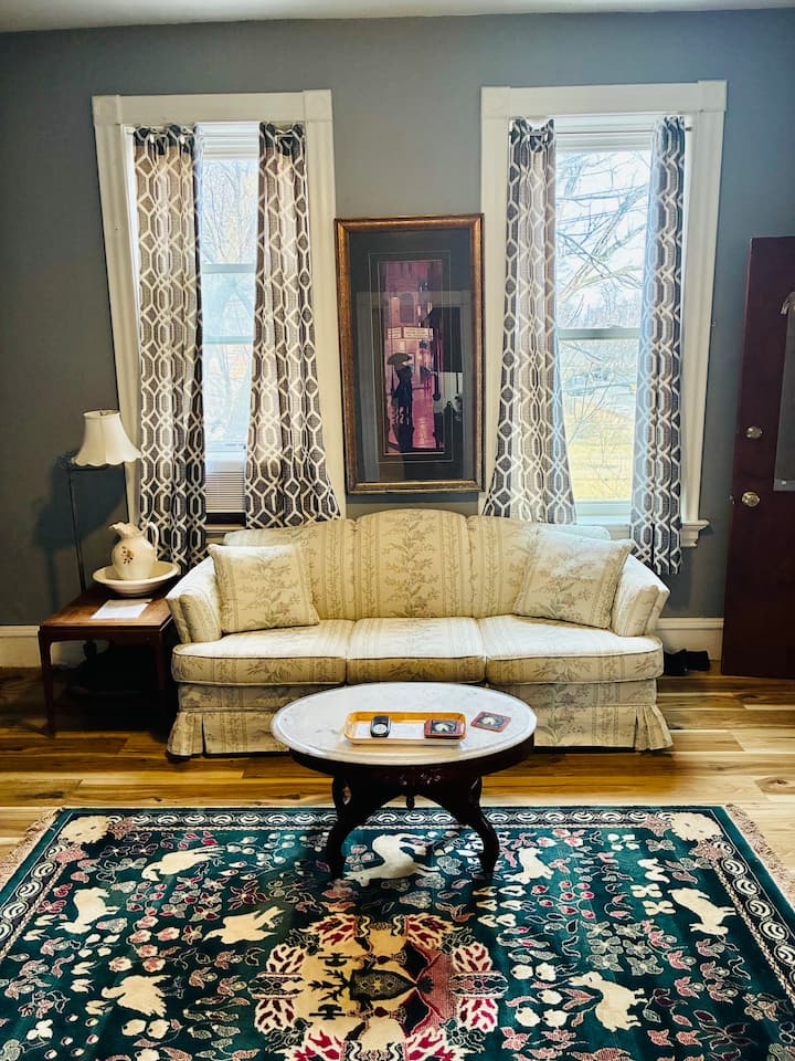 Historic, Safe Area, French Country, 2nd Fl. - St. Louis, MO