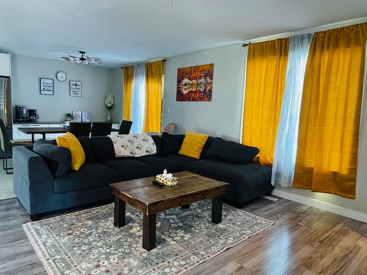 Fun Family Hub | 3br Home W/ Game Room & Billiards - Edmonton