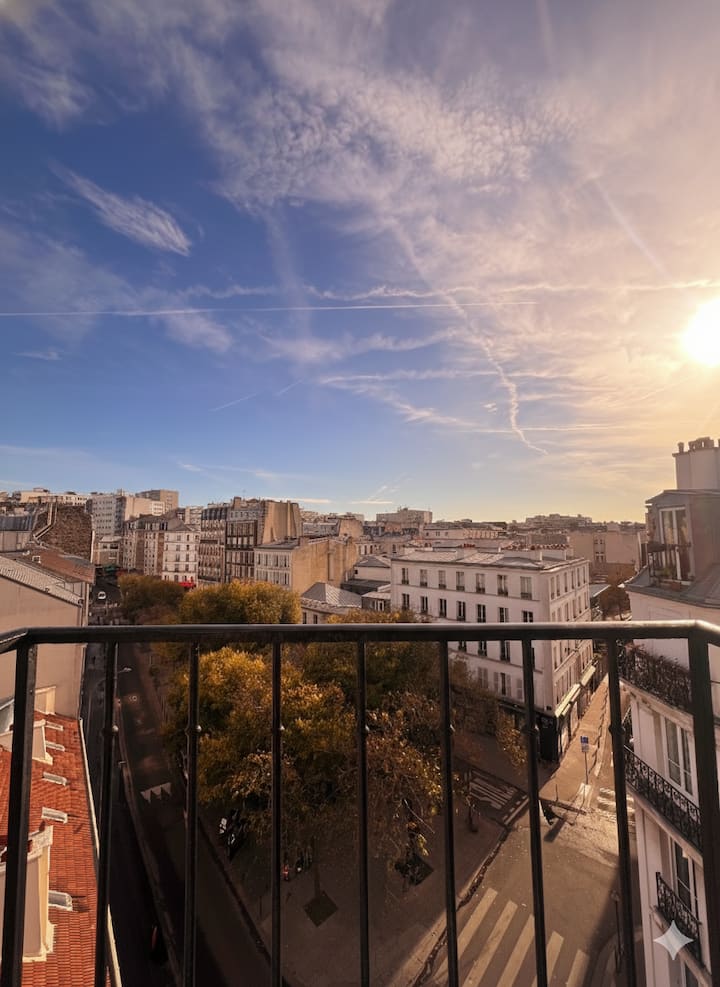 Cozy Top-floor Stay With A View - Paris
