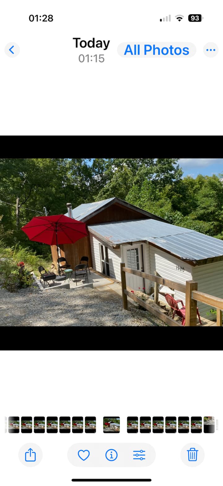 Basic Small Cabin With Lake Access - Sevierville, TN