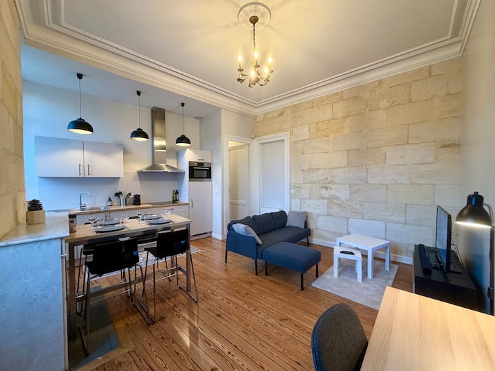 Appartement De Charme Au Centre De Bordeaux - Burdeos