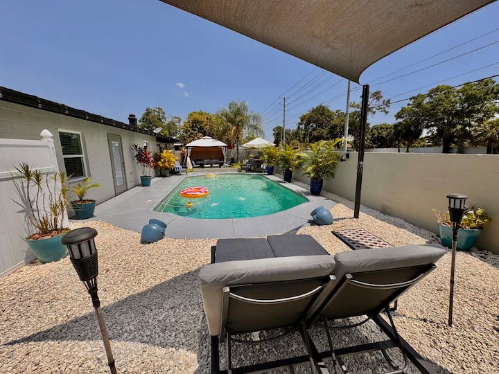 Oasis Comfy Suite #1 Location~heated Pool~4 Guests - Camping World Stadium - Orlando