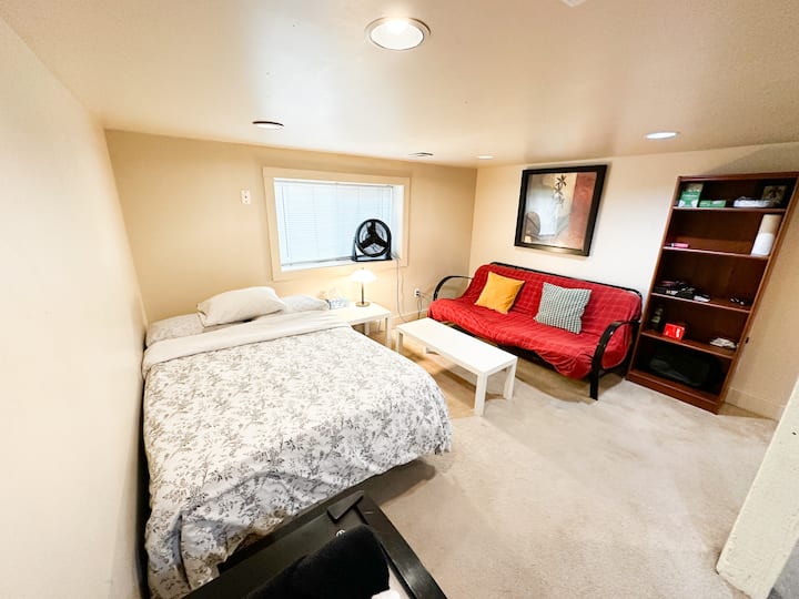 Quiet Large Private Room U Village, Uw 5 - Seattle, WA