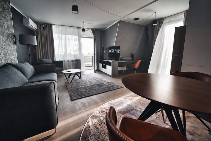 Modern Apartment | Skyline View, Gym & Ac - Riga