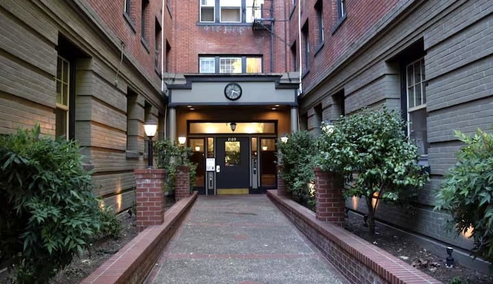 Historic Nob Hill Flat | Walk Everywhere - Portland, OR