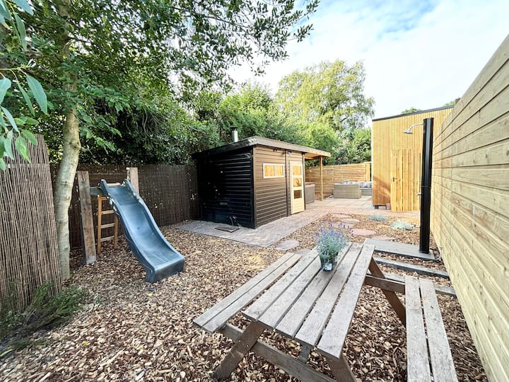 Tiny House - Privé Sauna, Jacuzzi & Wellness - Netherlands