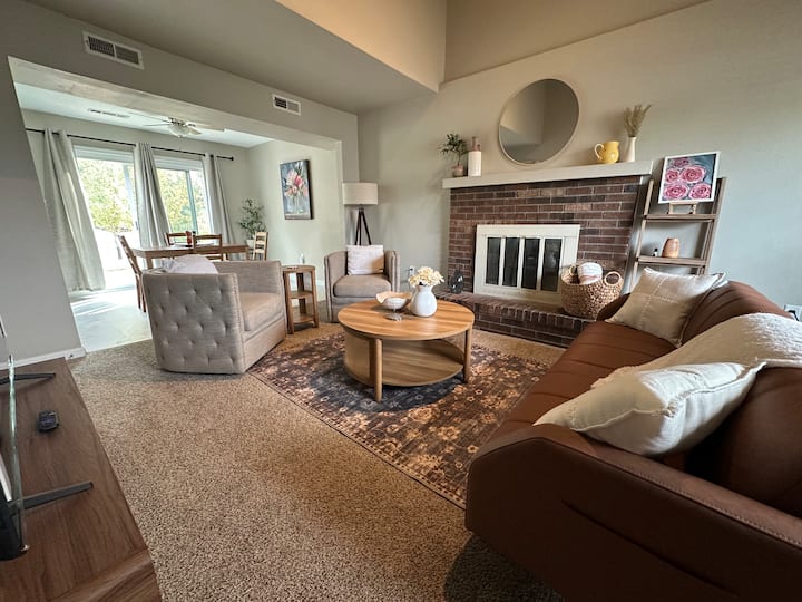 Cozy Grove - 6 Mins To Mu / 4 Stoplights To Faurot - Columbia, MO