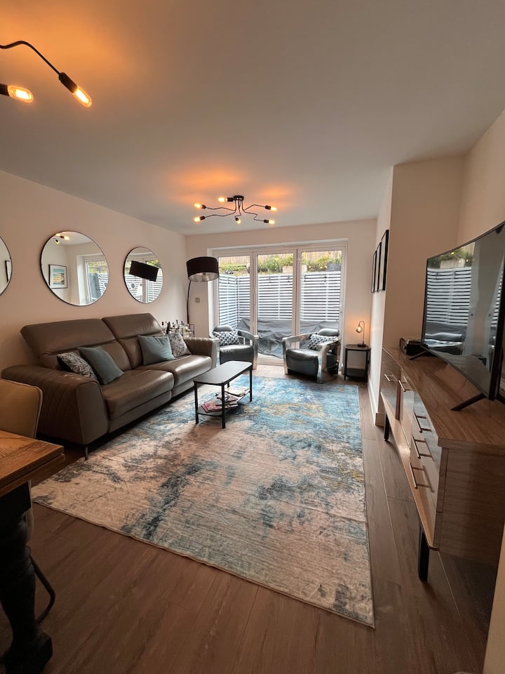 Stylish Townhouse Minutes From Beach, W/parking - Broadstairs