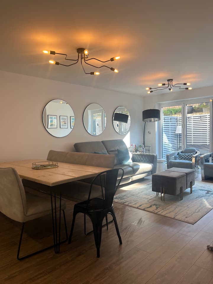 Stylish Townhouse Minutes From Beach, W/parking - Broadstairs