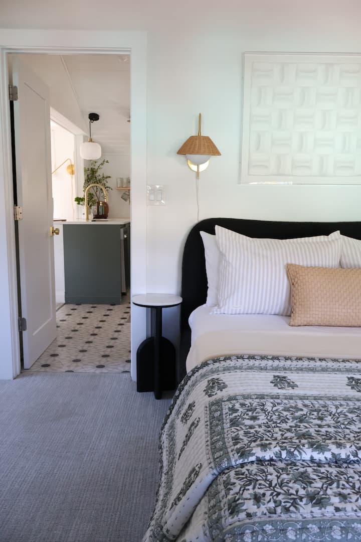 Charming, Historic & Happy In The Heart Of It All! - St. Petersburg, FL