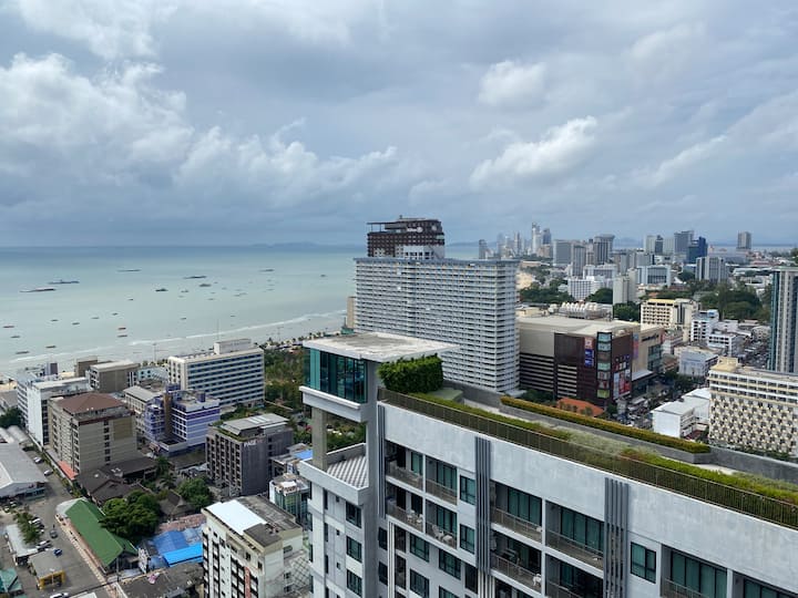The Base芭提雅市购物中心附近高层测海景一室一厅带厨房公寓 - Pattaya City