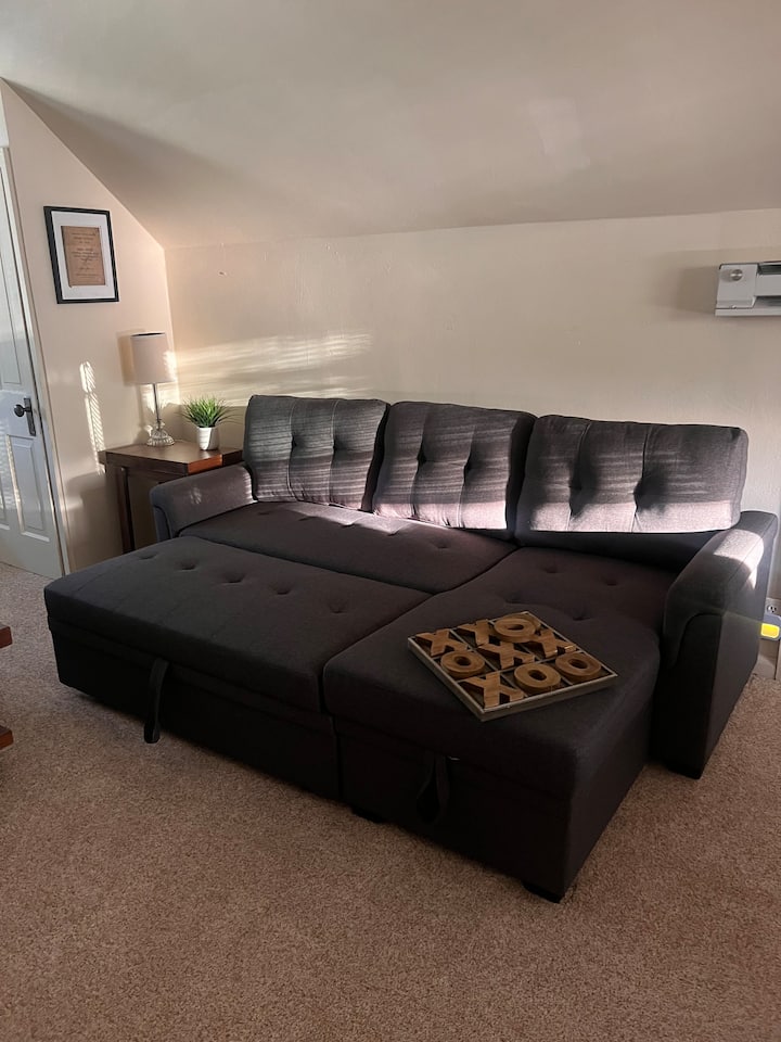 Cozy Loft Space - Waterloo, IA