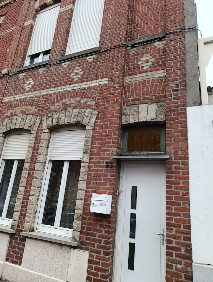 Située Au Centre De Tourcoing A 2 Nm Du Métro - Menin