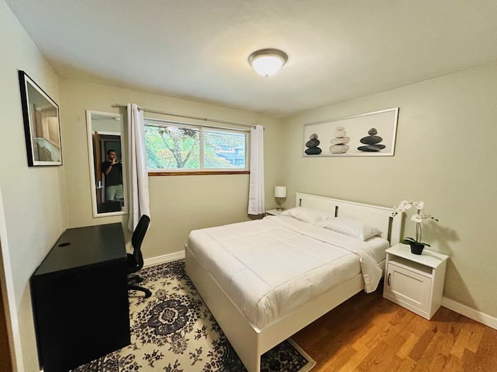 Resort Like Living- Newly Revampt Gorgeous Room - Tukwila, WA
