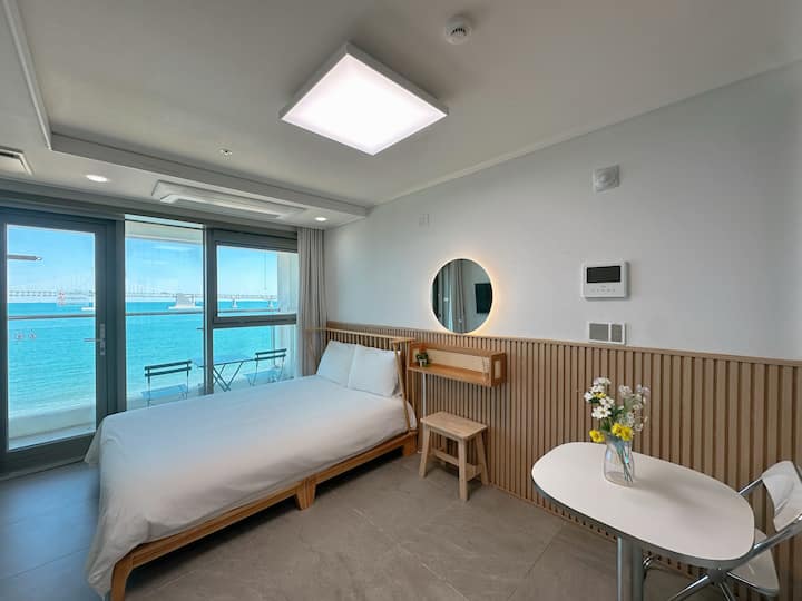 [Hyoi Stay The Gwangan] #53시그니처오션뷰  #전객실테라스 #요트할인 - Busan