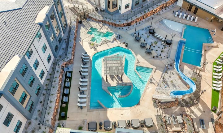 Luxury Condo *Multiple Pools With Slide/ Hot Tubs - Washington, UT