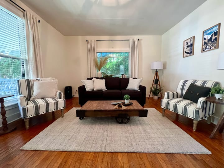 Cottage On Kirkwood | Walk Downtown & Iu •King Bed - Bloomington, IN