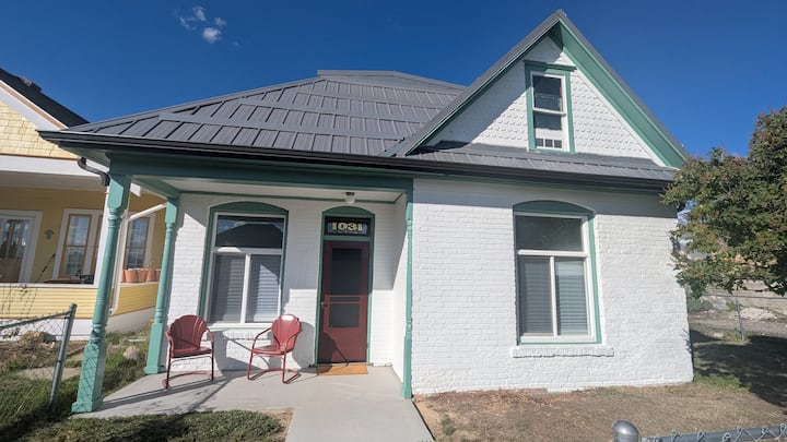 Queen Anne Cottage | Upper Westside Neighborhood - Butte, MT