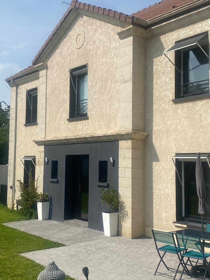 Maison Du Bonheur Avec Piscine Chauffée En éTé - Dammartin-en-Goële
