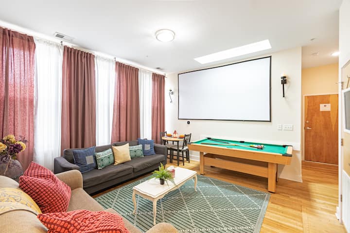 Lovely;fun;kingbed;movie Screen;pool Table;parking - Richmond, VA