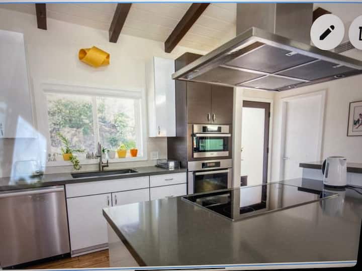 Hollywood Hills Modern Living - Los Angeles, CA