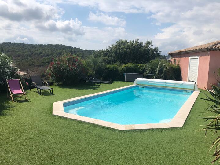Villa Paisible Avec Piscine Dans Le Massif - Fréjus