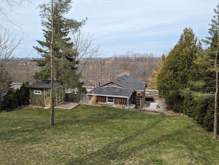 Niagara Eclipse Retreat - 2 Bed, Sleeps 4 - St. Catharines