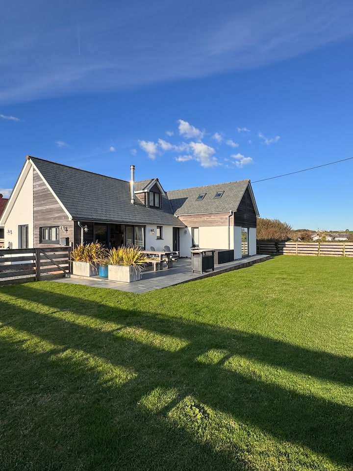 Modern 4 Bed Beach House - 4 Minutes Walk To Beach - Crackington Haven