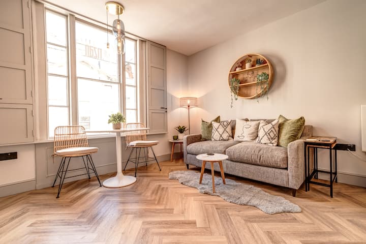 Central Bath Japandi Apartment – Artizan's Den - Bath