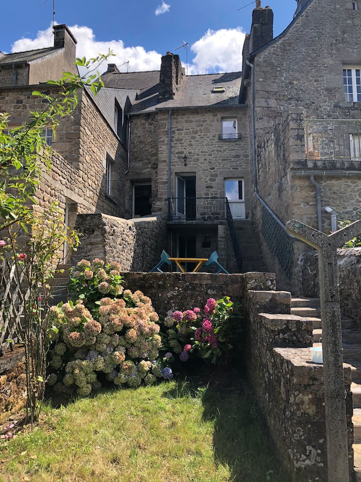 Maison Avec Jardin Sur Les Remparts - Moncontour