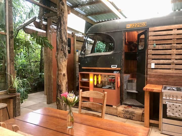 Off-grid Majic Bus In Raglan - ラグラン