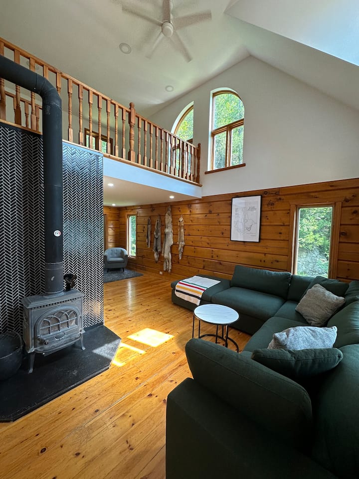 Timber Cove Cottage - Val-des-Monts