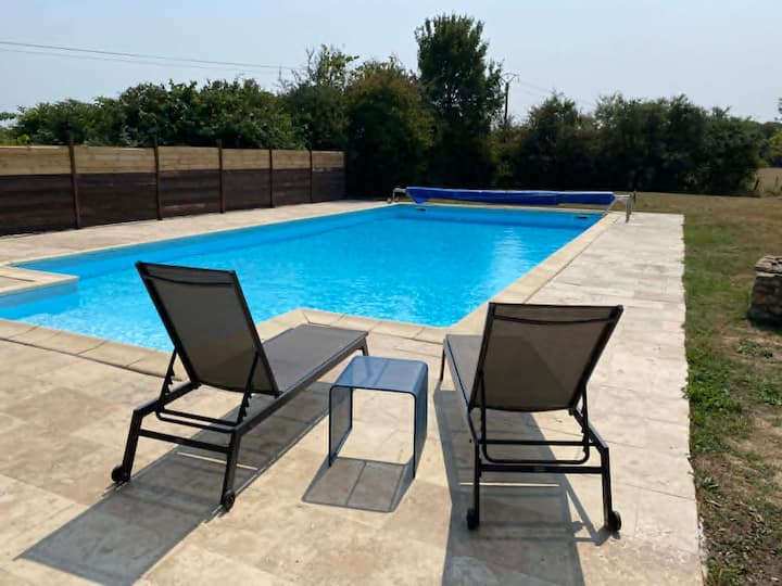 La Maison Verte, Family Friendly Gite With Pool - Deux-Sèvres