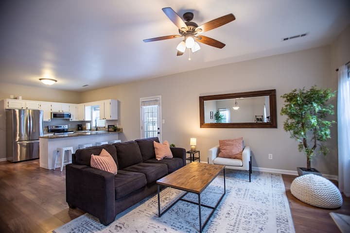 On Golf-cart Path, 2 Bed +Office Open Floor Plan - Peachtree City, GA