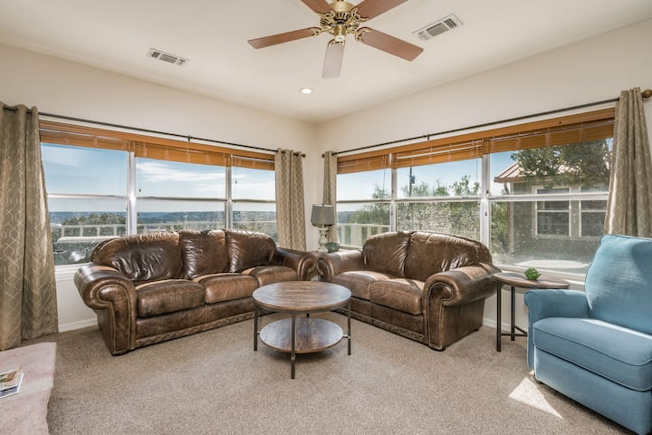 Clean, Spacious, Pet Friendly, X2 Living Room