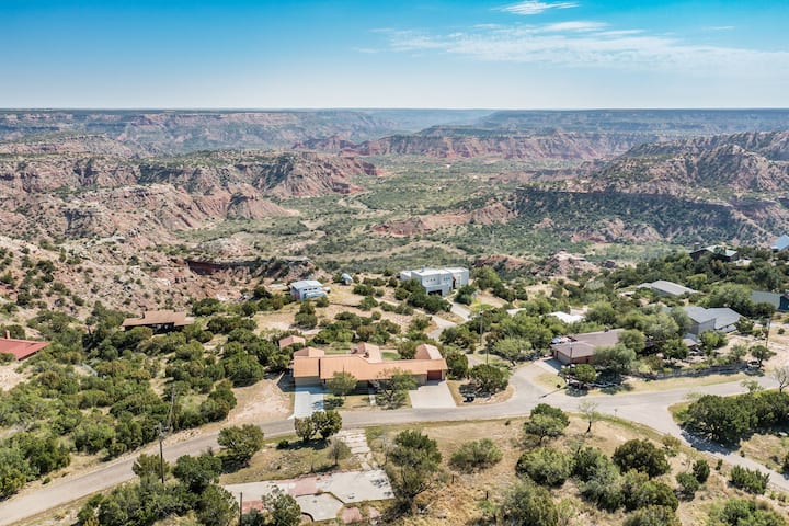 Clean, Spacious, Pet Friendly, X2 Living Room - Palo Duro Canyon State Park, Canyon
