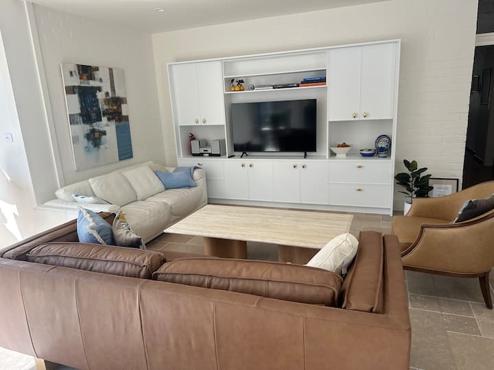 Cook Park Haven | New Renovation | Central Orange - Orange