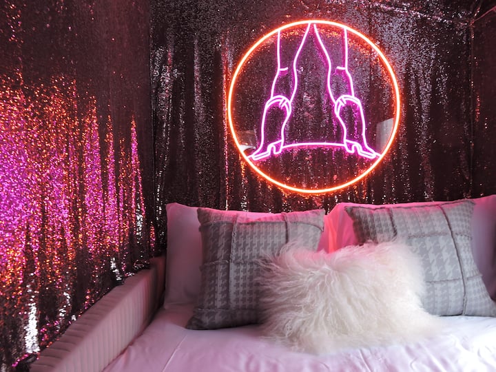 Club Jupiter – Boutique Retro Caravan, Sleeps 6 - Birchington-on-Sea