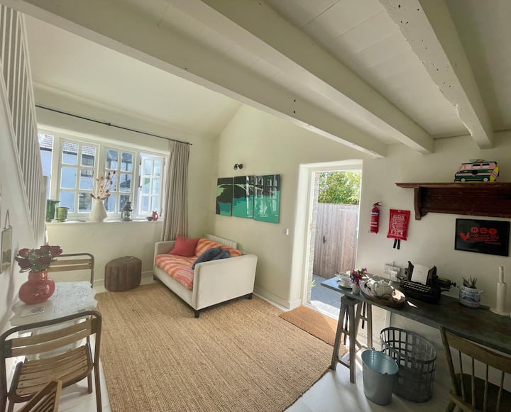 Peaceful, Idyllic 300 Yr Old Converted Stone Barn - Port Gaverne