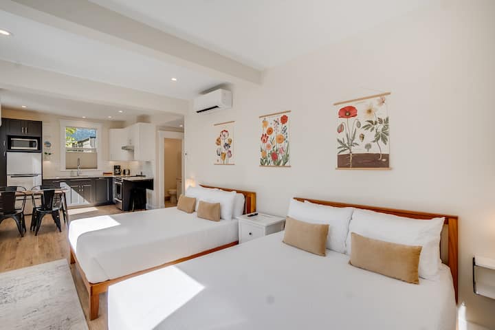 Downtown City Views - Double Queen Suite - Nelson