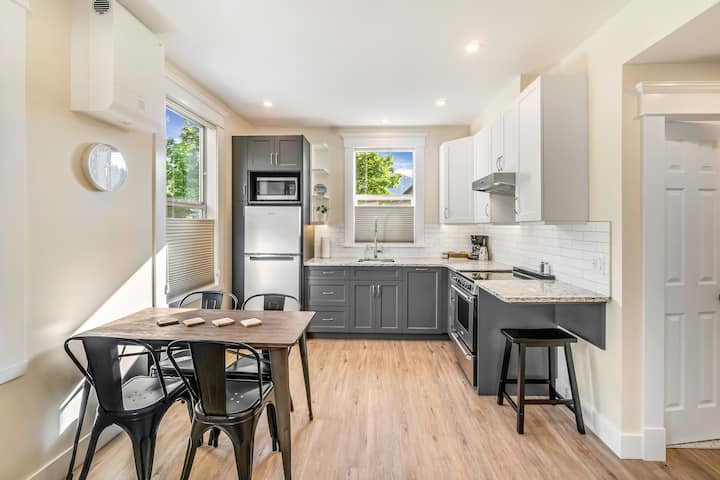 Downtown City Views - Double Queen Suite - Nelson