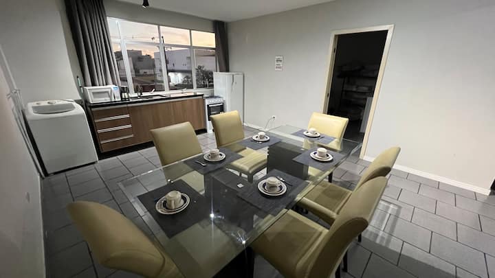 1 Loft Amplo Com Cozinha, Perfeito Para 6 Pessoas - Curitiba