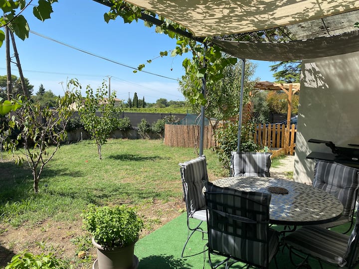 Maison Avec Jardin Clos, Route Du Mont Ventoux - Carpentras
