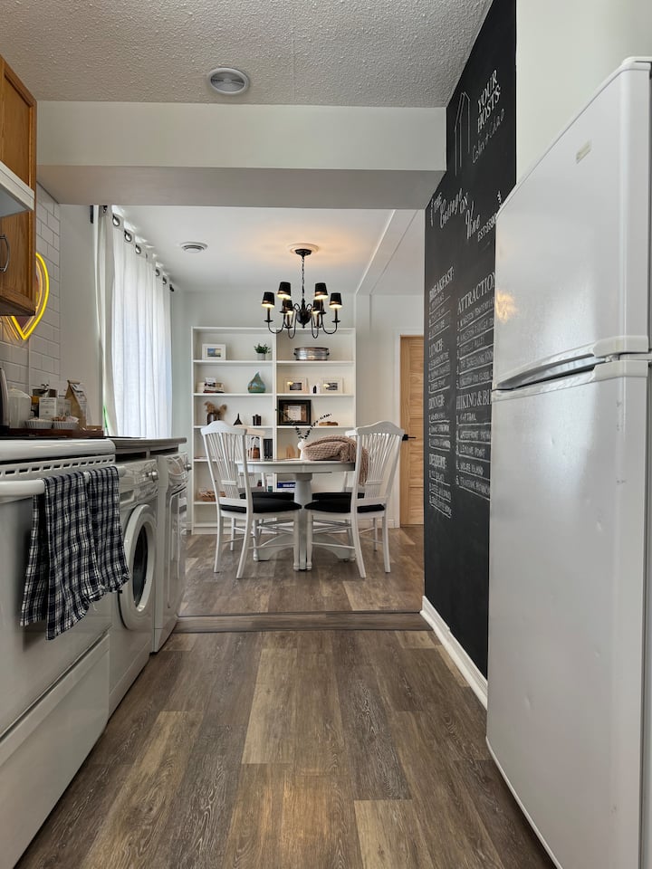 The Cottage On Vine - Near Historic Downtown - Kingston, Canada