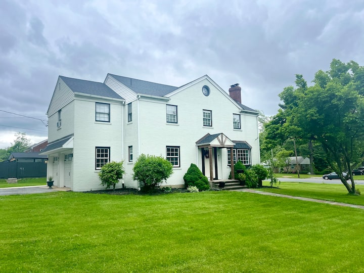 Modern Farmhouse Charm In The Heart Of Bethlehem - Allentown, PA