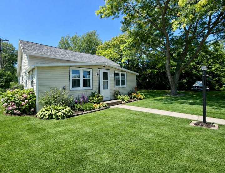 Quiet Lake Retreat | Hot Tub + Workspace | Relax! - Hilton, NY