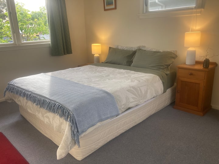 Sound Of The Waves, Comfy Bed, Home Away From Home - Clive