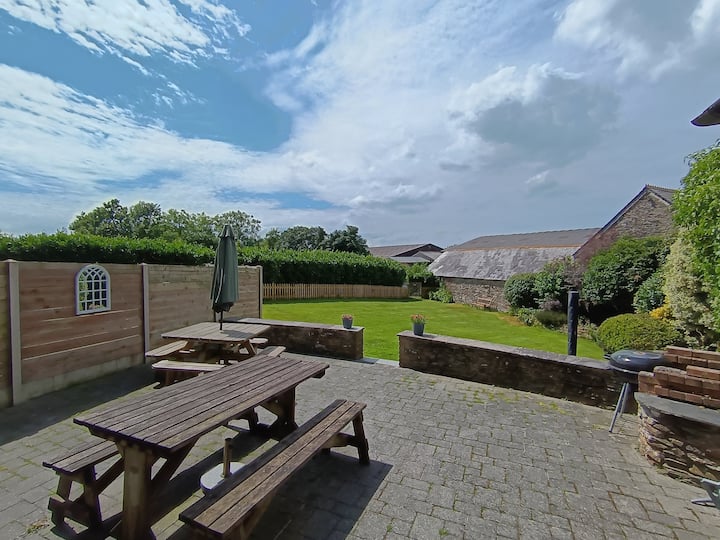 Traditional Farmhouse Charm In Cornwall - コーンウォール