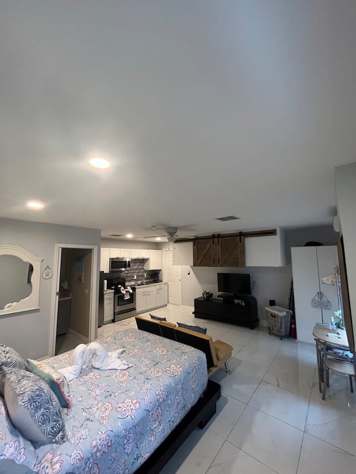 Beautiful Studio In Lehigh Near I-75 And Beaches! - Lehigh Acres